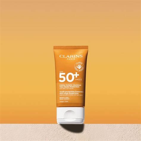 Youth Protecting Sunscreen Face Very High Protection Spf 50 Clarins®