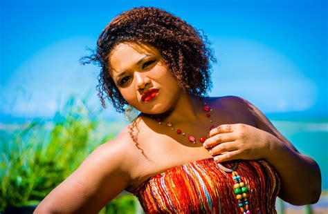 Безплатна снимка човек момиче жена коса фотография багажник женски пол портрет модел