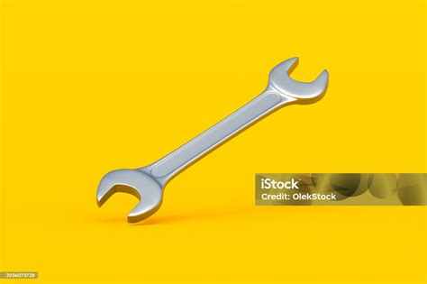 노란색 배경에 떨어지는 스패너입니다 작업장에 있는 금속 렌치 수리 및 유지 보수 도구 3d 렌더 3차원 형태에 대한 스톡 사진 및 기타 이미지 Istock