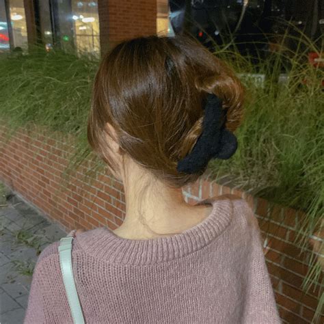 앙고라퍼 11할인 포근 밍크 퍼 뽀글이 겨울 헤어 집게핀 꼬임 폼폼 올림머리 헤어핀 연말룩 화이트 블랙 블루 핑크 에이블리