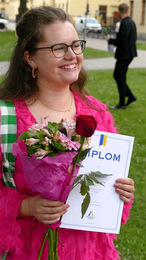 Efter Tre Intensiva Och Väldigt Roliga år Så Har Jag Tagit Examen Från Högskolan I Gävle Och Kan