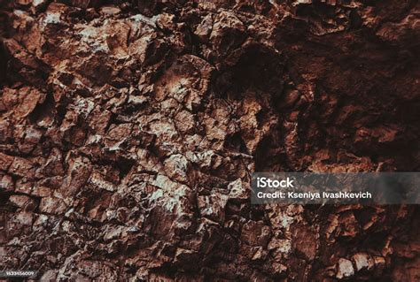 갈색 질감 돌 배경 바위 질감 그런 지 거친 구조 추상적인 질감 균열이있는 바위 표면 바위 더미 페인트 반점 벽 벽 대리석 0