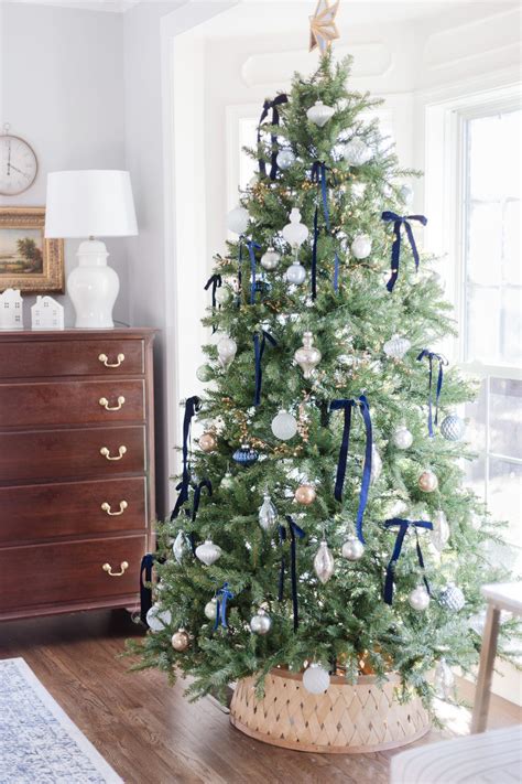 40 Christmas Tree Ribbon Ideas That Are Ingeniously Easy