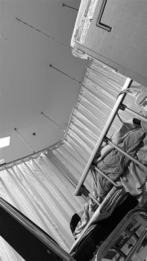 Mama Asal Mama Tau Tidur Di Lantai Rumah Sakit Lebih Menyenangkan