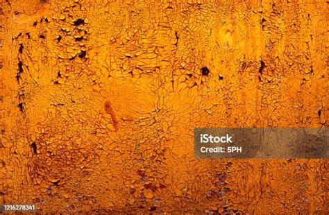 녹슨 박리 노란색 페인트와 철 질감 이나 배경 텍스트에 대한 장소가있는 고대비 및 해상도 이미지 설계용 템플릿 0명에 대한 스톡 사진 및 기타 이미지 Istock