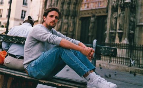 Hear New York Artist Ryan Egans Gleaming New Single Swarm