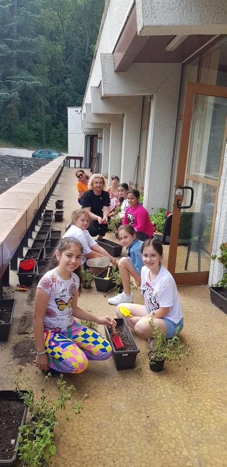 В Благоевград ученици отбелязаха Световният ден за опазване на околната среда с еко инициатива