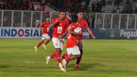 Tandukan Hadi Bikin Malut United Imbangi Semen Padang Di Semifinal Leg