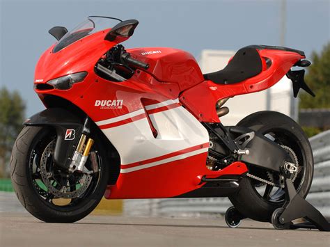 Motorcycle Reviews Beautifull 2008 Ducati Desmosedici Rr