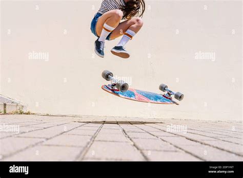Cool Skateboard Tricks Girl