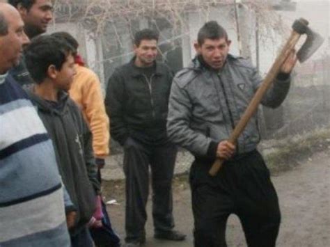 Баща и син пребити с тояги в Бургас от сливенски катунари