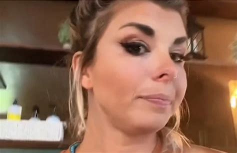 Нејзината приказна е ФИЛМСКА Исповед на девојката која го оставила сопругот за КУМОТ ВИДЕО