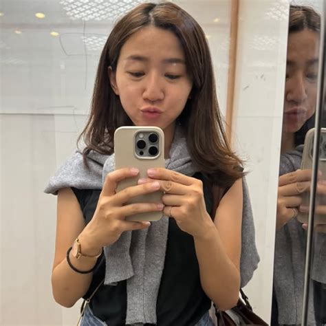 Evelyn Chen Evelyn Threads Say More