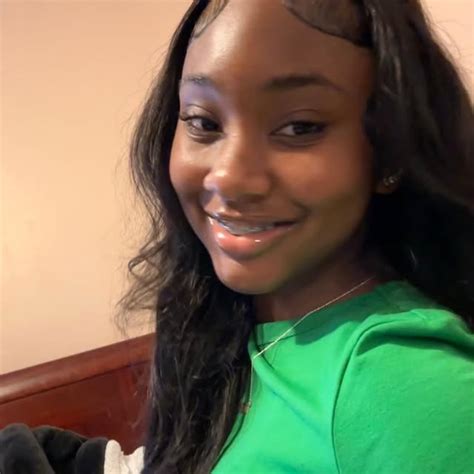 Khalia Re • Threads Say More