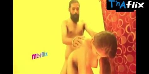 Hiral Radadiya Butt Breasts Scene In Main Teri Dulhan