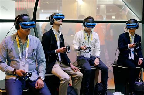 Microsoft Is Nixing Its Windows Mixed Reality Platform