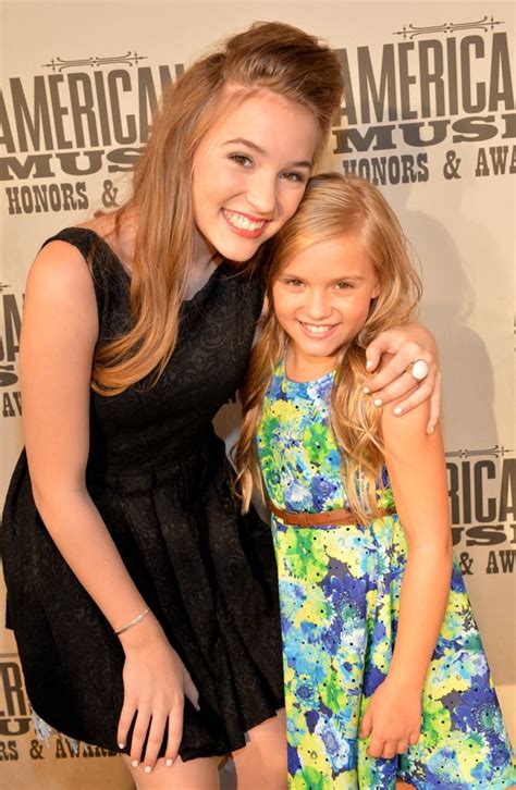 Lennon And Maisy Stellas Cutest Sister Moments Popsugar Celebrity