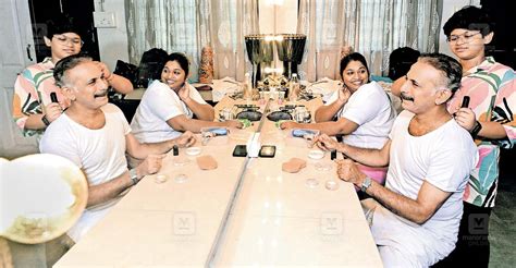 ഏറെ നാളായി വേദിയിൽ പ്രേമലേഖനം ആവർത്തിച്ചുകൊണ്ടിരിക്കുന്നവർ അമ