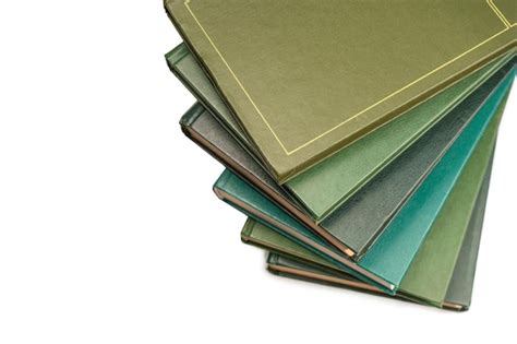 흰색 배경에 고립 된 오래 된 책 프리미엄 사진