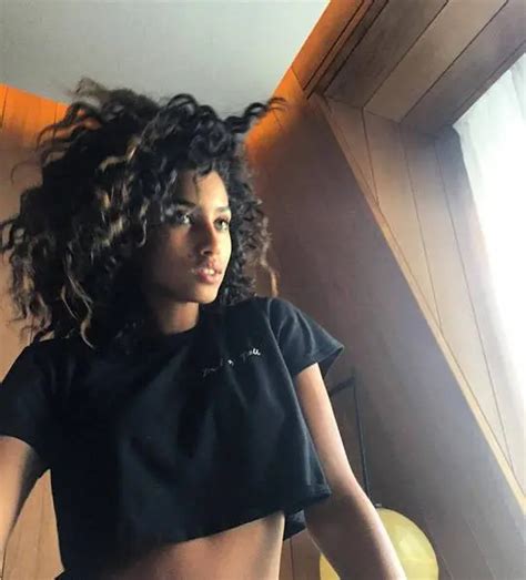 Imaan Hammam Scrolller