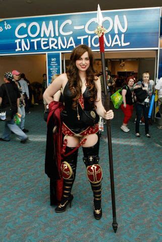 Not your typical nerd: Hotties at Comic-Con