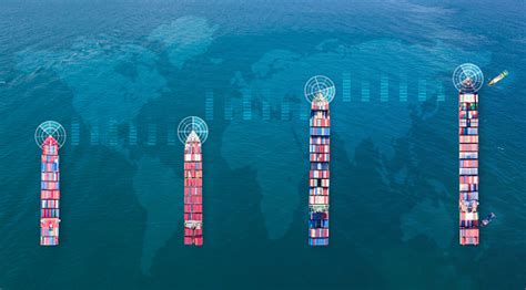 탑 뷰 컨테이너 선박 화물 사업 상업 물류 및 운송 국제 수입 수출 컨테이너화물 화물선에 의한 선박 수출지도에 바다 네트워크를 보여줍니다 오픈 항구에서 상업 부두에 대한