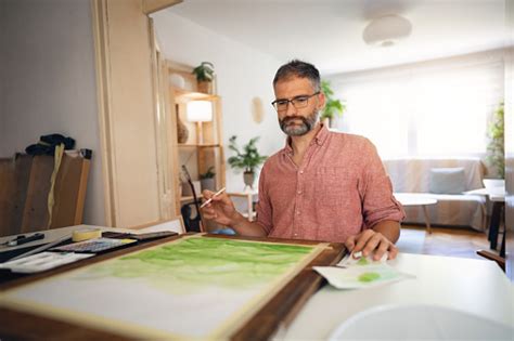 백인 남성 예술가 캔버스에 그림 그의 홈 아트 스튜디오에서 35 39세에 대한 스톡 사진 및 기타 이미지 35 39세 Diy 가정 생활 Istock