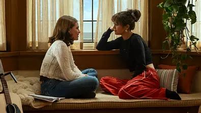 Die „off Campus Stars Mika Abdalla And Josh Heuston Im Interview