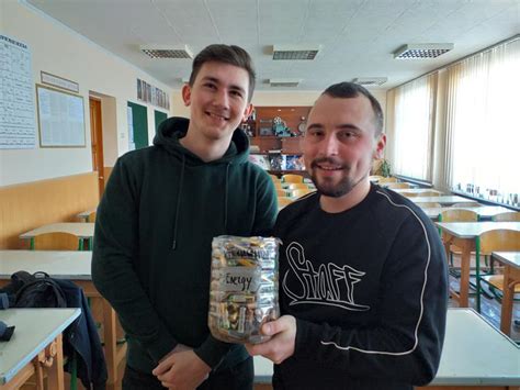 Випускники долучились до встановлення еко рекорду Черкаська загальноосвітня школа І ІІІ