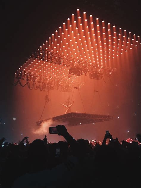 Pin By Ziga On Kanye West Stage Set Design Concert Stage Design