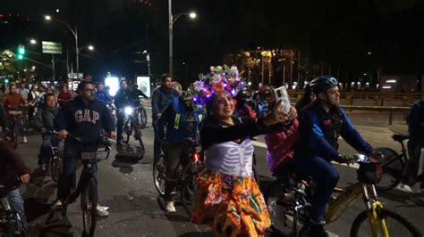 Vidéo No Comment Au Mexique Les Fantômes Les Squelettes Et Les Catrinas à Vélo Euronews