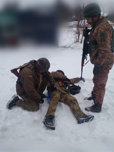 Тактична медицина для військовослужбовців Зберігання життя на полі бою У зоні бойових дій де