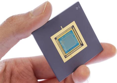 first 2d semiconductor with 1 000 transistors developed redefining
