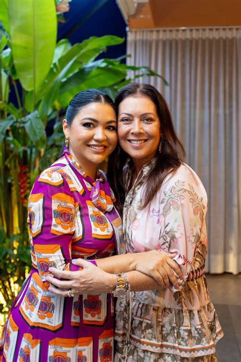 Clarice Lagares Celebra Aniversário Com Melhores Amigas No Copa Café