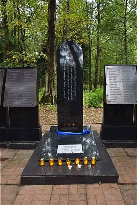 Хуучнаар ЗХУ ын нутаг дэвсгэрт хилс хэргээр амь үрэгдсэн монголчуудын дурсгалын хөшөөнд