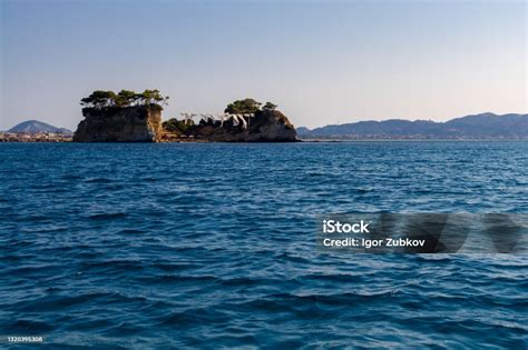 그리스 자킨토스 섬의 젊은이들 사이에서 바다에서 인기있는 해변까지 의 전경 0명에 대한 스톡 사진 및 기타 이미지 0명 경관 교량 Istock