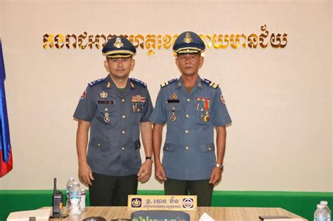 នាយឧត្តមសេនីយ៍ សៅ សុខា បំពាក់ឋានន្តរស័ក្តិ និងគ្រឿងឥស្សរិយសជូនយោធិន១១រូប