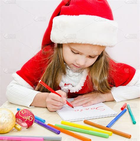小女孩给圣诞老人写信