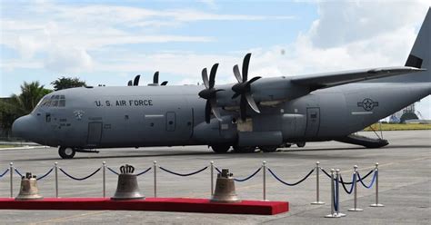 Пентагон підтвердив що в Україну прибуло щонайменше чотири польоти з військово оборонним