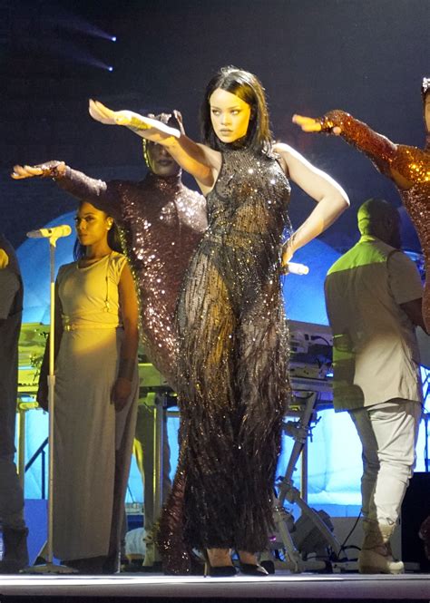 See Through Pics Of Rihanna The Fappening Leaked Photos