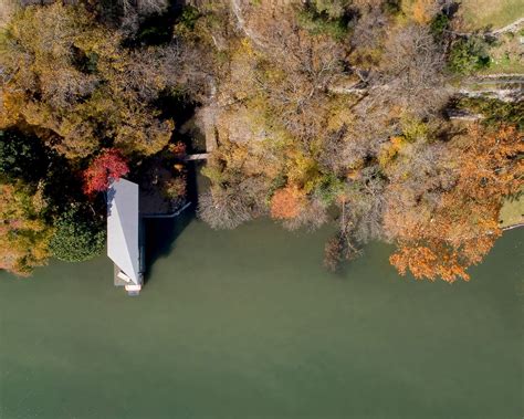 Matt Fajkus Adds Perforated Steel Screens To Austin Boathouse