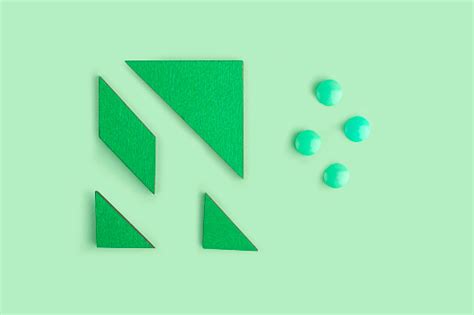 다른 알 약과 의약품과 빨간 직소 퍼즐 조각 신경 질환 치료의 개념 자폐증 알츠하이머 병 차원 텍스트공간을 복사합니다 인식의 날 지지와 수용 0명에 대한 스톡 사진 및 기타