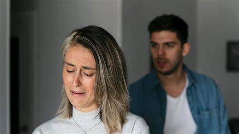 Съпругата ми прави тайни тройки с най добрата си приятелка и нейния съпруг По женски Woman Bg