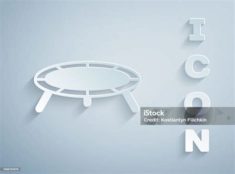 회색 배경에 격리 된 점프 트램폴린 아이콘을 종이 잘라 종이 아트 스타일 벡터 3차원 형태에 대한 스톡 벡터 아트 및 기타 이미지 3차원 형태 건강한 생활방식 귀여운