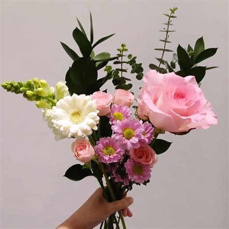 가진플라워🌹서현역꽃집 L 서현꽃집 L 분당꽃집 파란 장미를 좋아하는 배우자분을 위해 미리 예약하신 꽃다발입니다 파란 장미의 꽃말은 기적입니다~ 보시는 분들도 기운