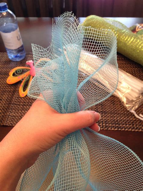 Tawny S Tid Bits Mesh Wreath Tutorial