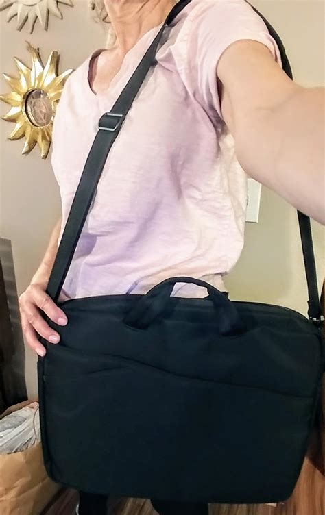 Amazon Com Amazon Basics Business Laptop Case Bag 17 Inch Maroon Electronics