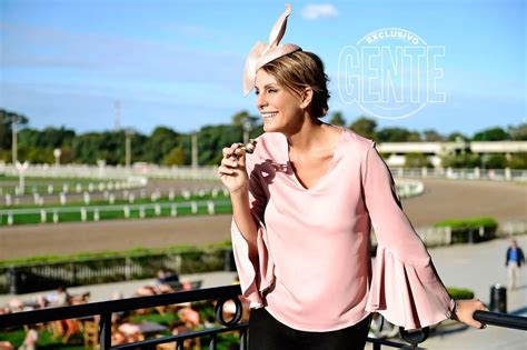 Nequi Galotti Y Su Elegante Manera De Lucir Un Fascinator Infobae