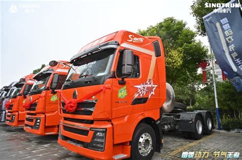 雷霆动力 节气王者 豪沃th7 560马力燃气车于蚌埠荣耀上市 第一商用车网 Cvworldcn