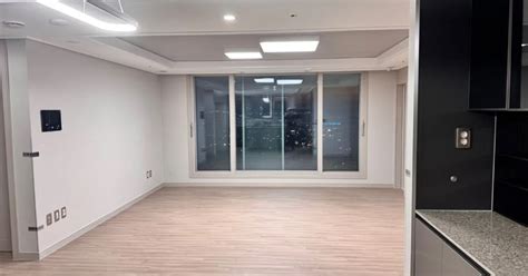 작업시간도 잘 지켜주시고 깨끗하고 꼼꼼하게 해주셨네요 비용대비 굉장히 정성스럽게 해주신것 같아 감사하네요 많은 리뷰와 후기에서 말해주듯이 청소전문으로 하시는 업체라